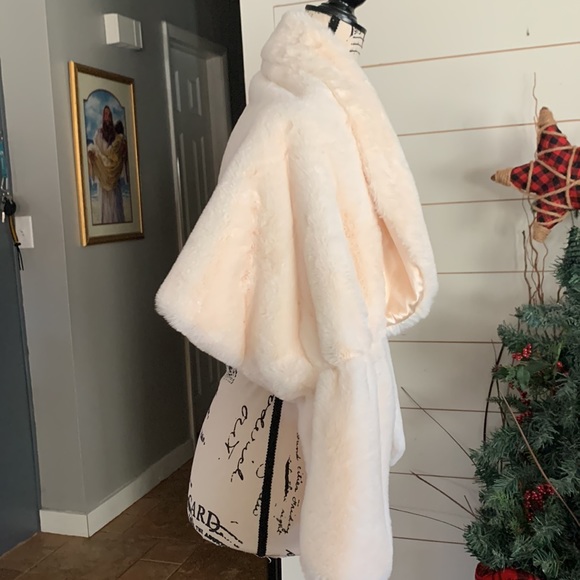Jackets & Coats | Nwt Faux Fur Formal Wrapshawl | Poshmark